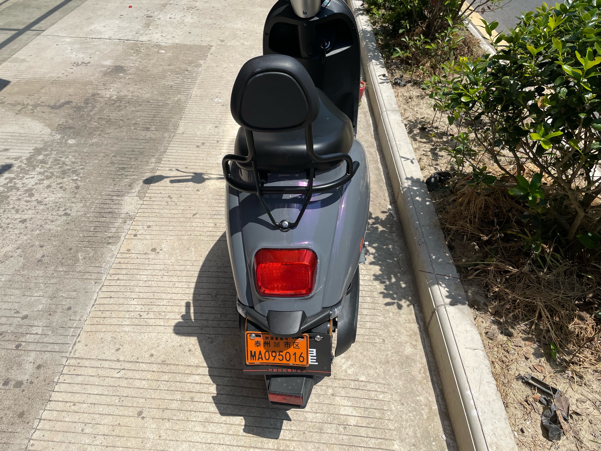 【代步工具】全新全新电动车,要去外地,买了几天。现在低价出售。续航45公里左右。60伏的。联系这